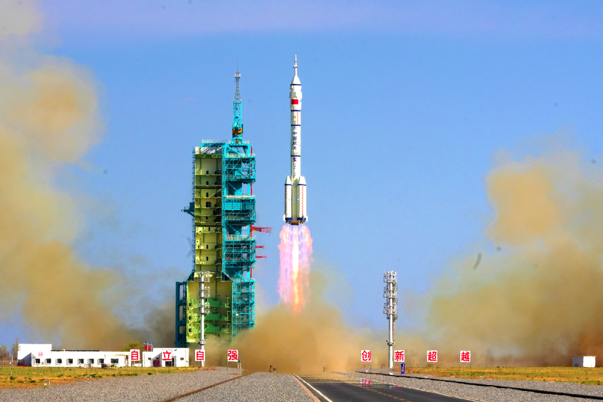 China launches three new crew members to space station